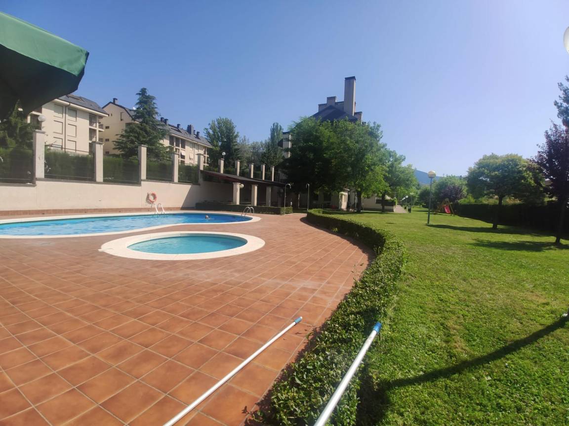 55 M² Apartamento ∙ 2 Habitaciones ∙ 6 Huéspedes - Jaca
