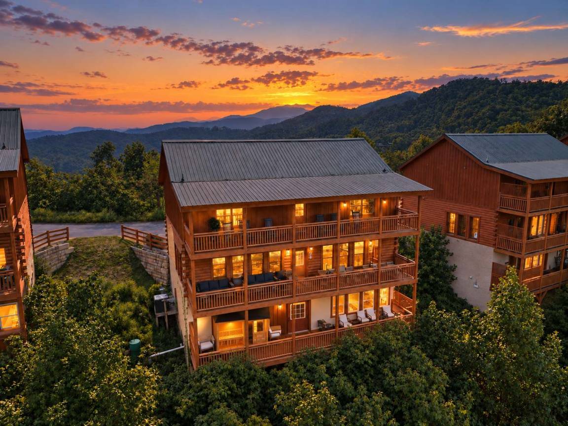 Apartment ∙ 6 Bedrooms ∙ 28 Guests - Townsend, TN