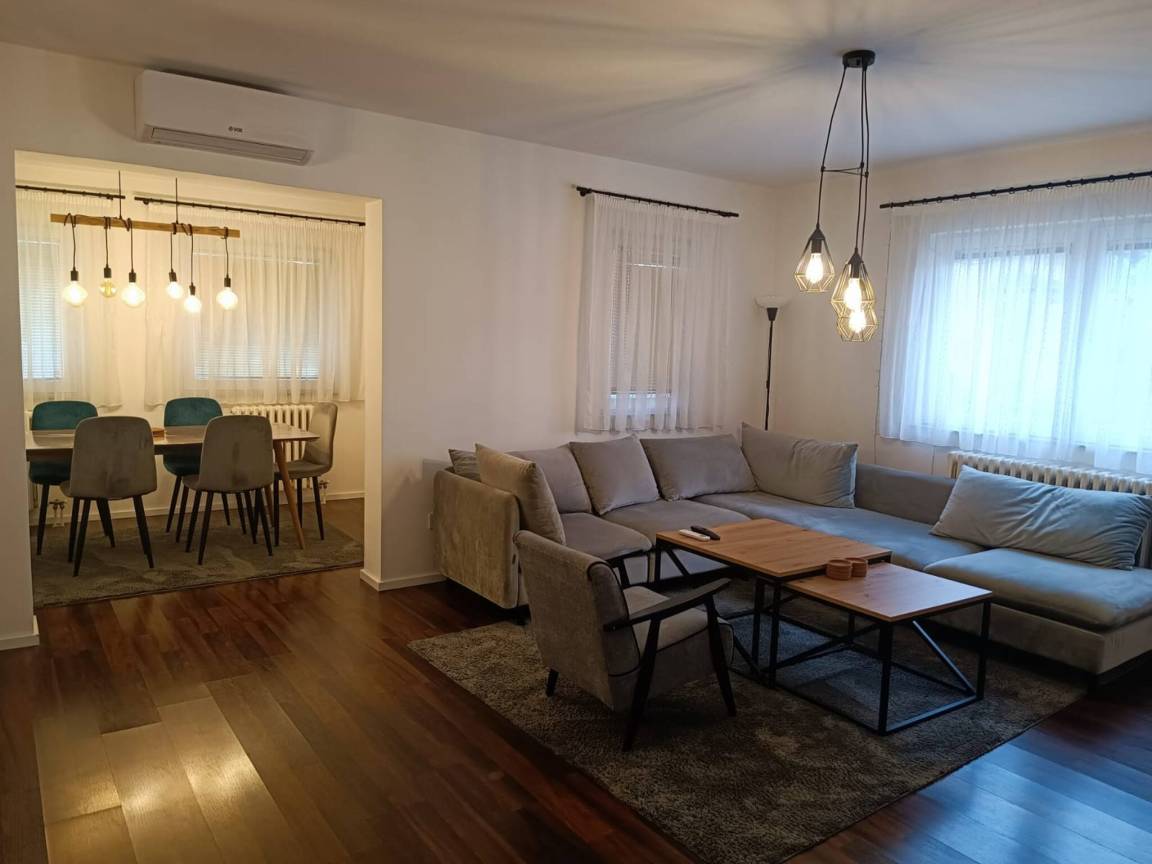 200 M² Huis ∙ 4 Slaapkamers ∙ 10 Gasten - Sarajevo