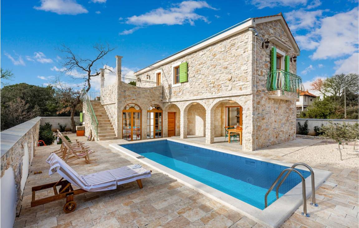 145 M² Ferienhaus ∙ 2 Schlafzimmer ∙ 5 Gäste - Biograd na Moru