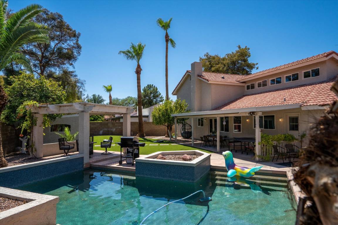 227 M² House ∙ 6 Bedrooms ∙ 16 Guests - Chandler, AZ