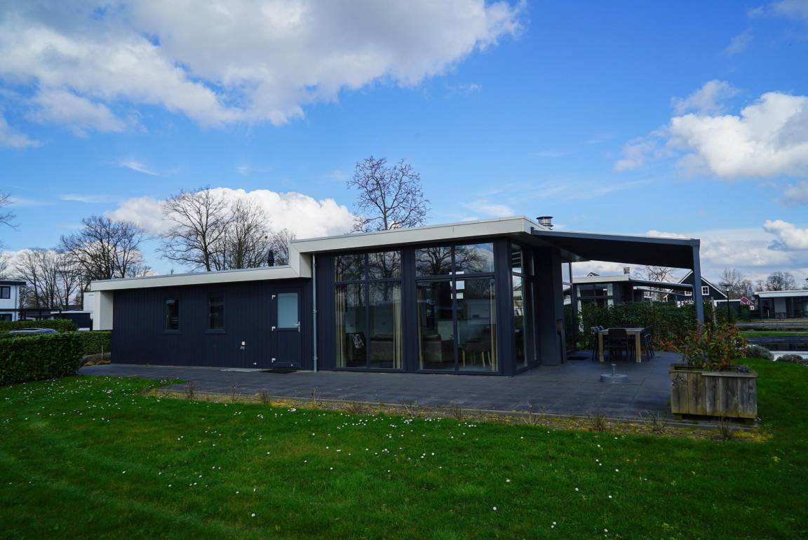 Bungalow ∙ 4 Bedrooms ∙ 8 Guests - Roermond