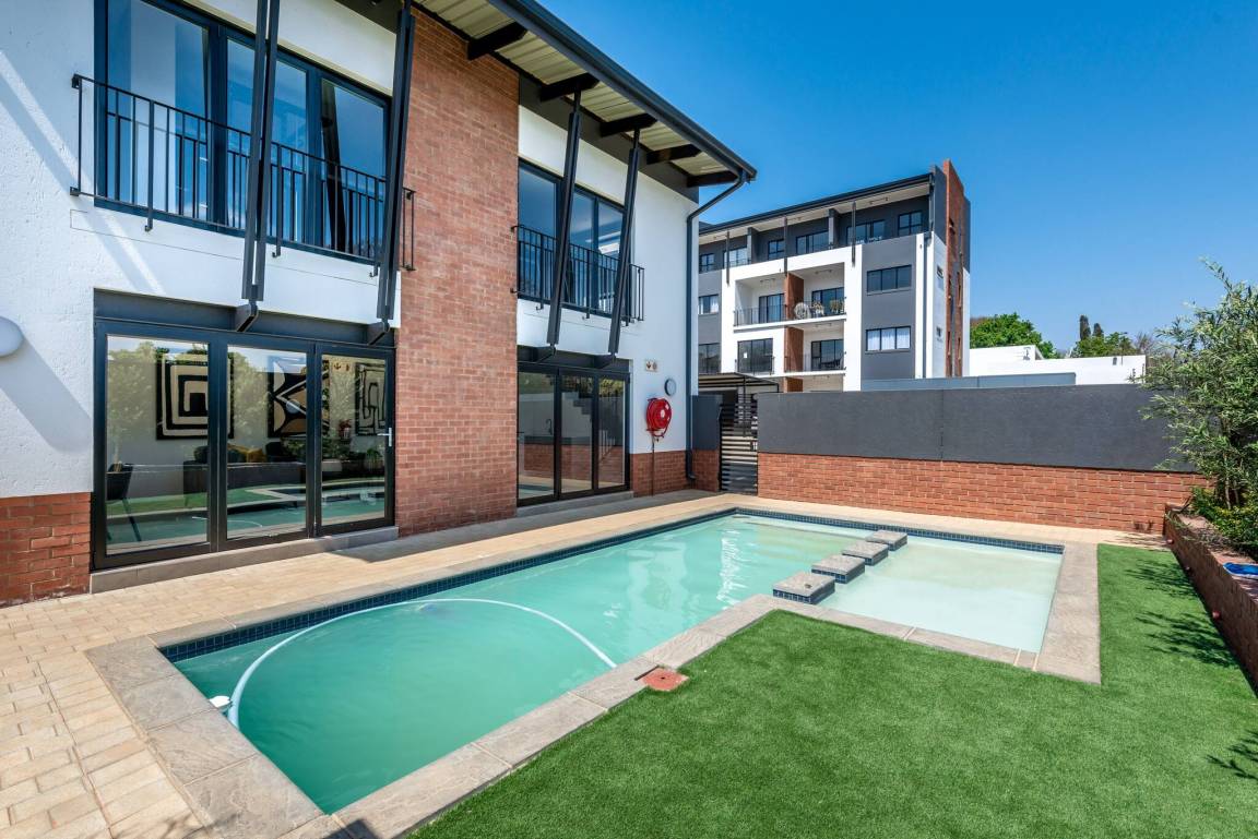 83 M² Apartment ∙ 2 Bedrooms ∙ 4 Guests - Randburg