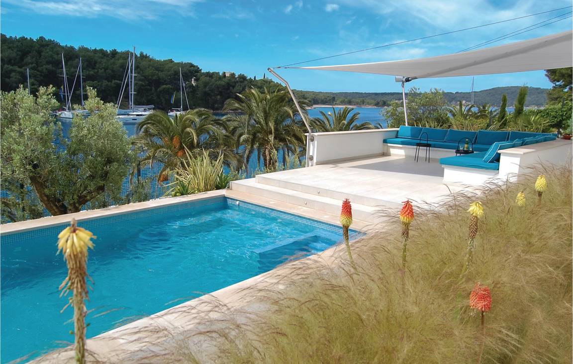 155 M² House ∙ 4 Bedrooms ∙ 8 Guests - Sutivan