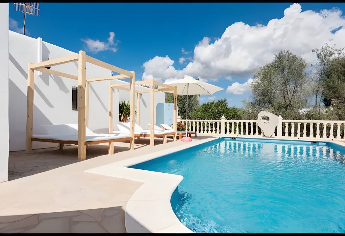 150 M² Villa ∙ 4 Bedrooms ∙ 6 Guests - Santa Eulària des Riu