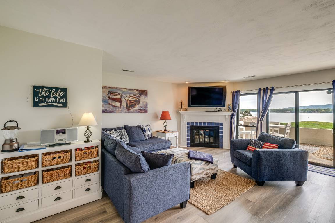 92 M² Apartment ∙ 2 Bedrooms ∙ 4 Guests - Smith Mountain Lake, VA