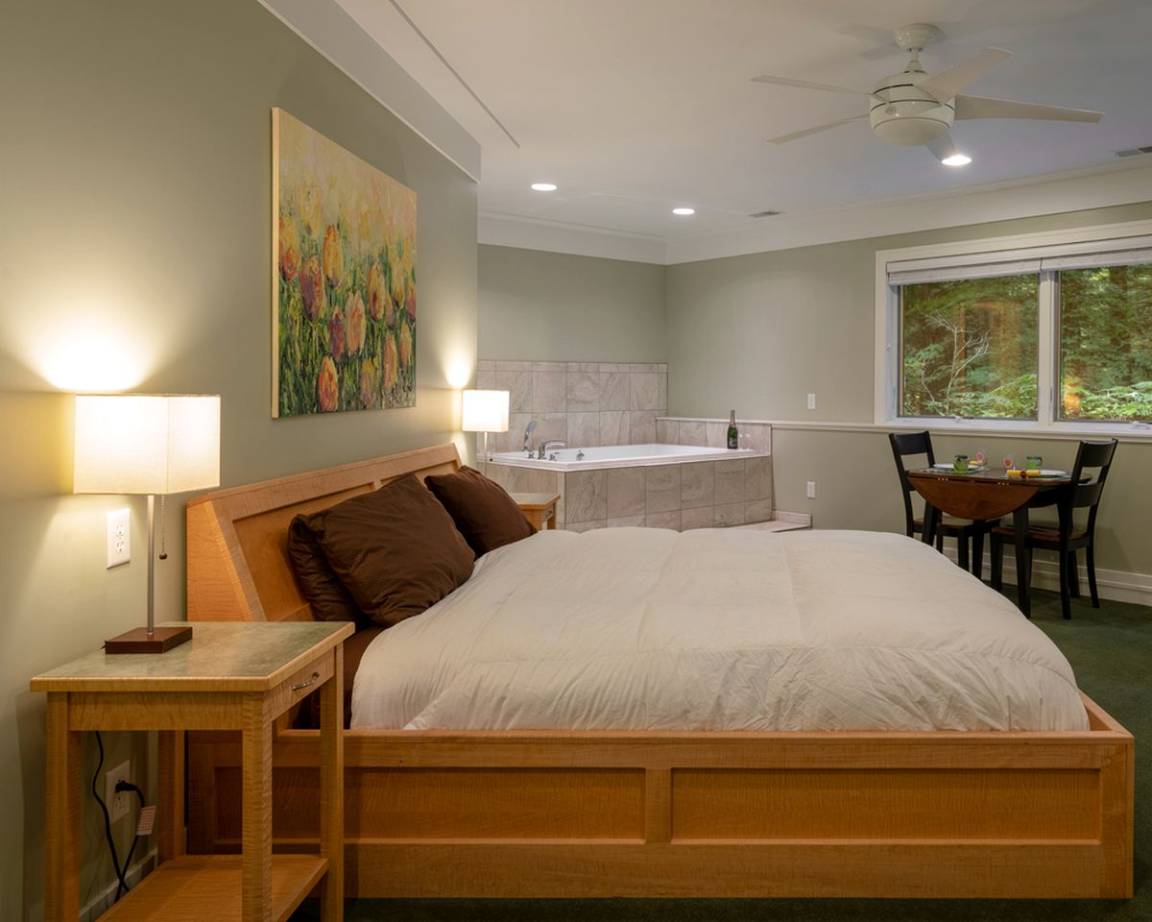 Lodge ∙ 1 Bedroom ∙ 2 Guests - Holland, MI