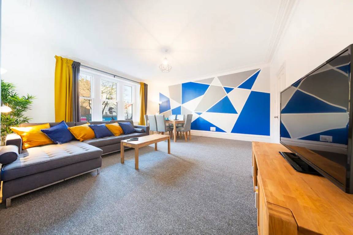 300 M² House ∙ 3 Bedrooms ∙ 6 Guests - Bristol