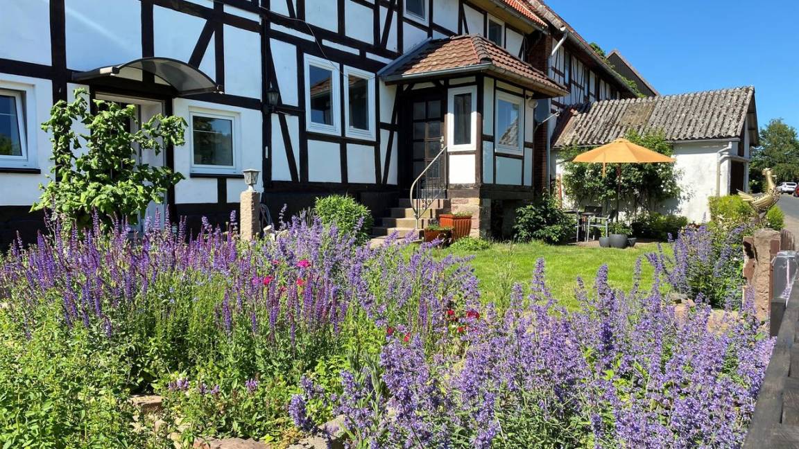 65 M² Ferienwohnung ∙ 1 Schlafzimmer ∙ 4 Gäste - Bad Karlshafen