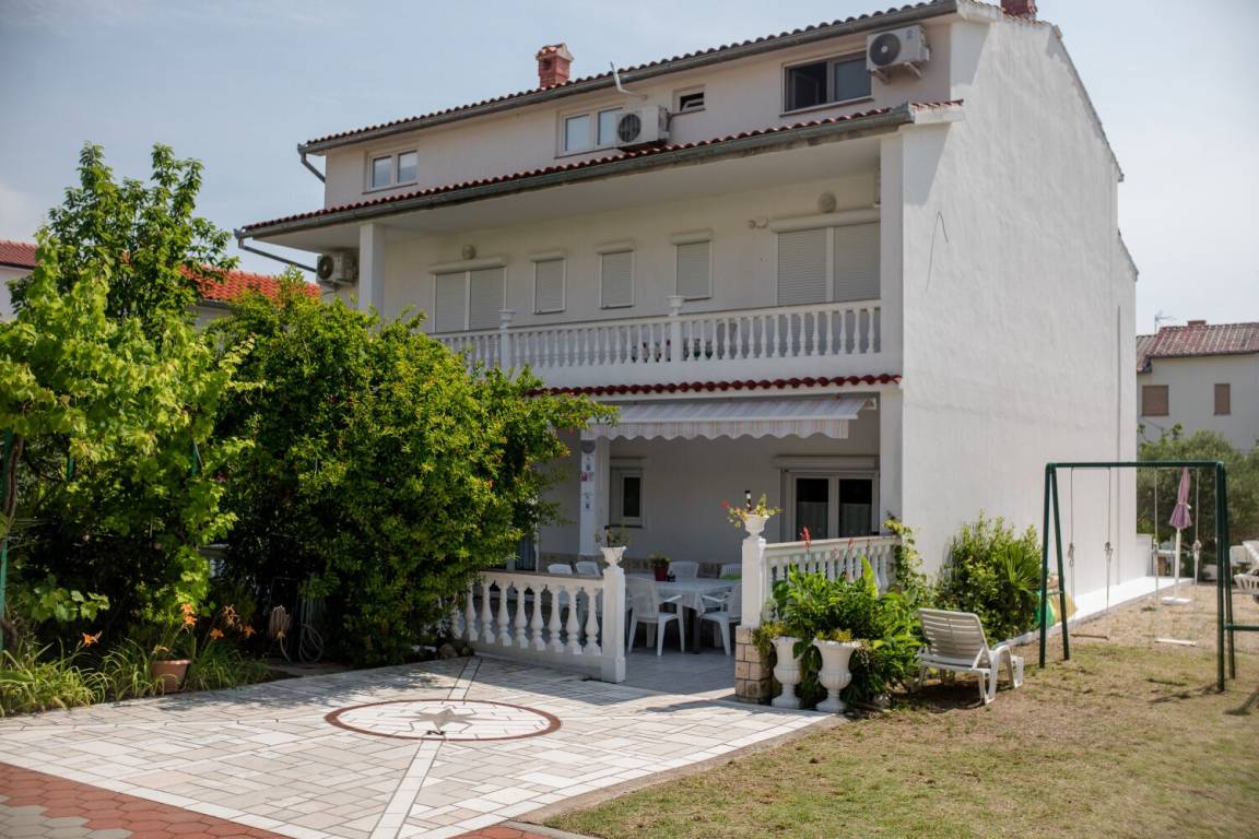 100 M² Apartment ∙ 3 Bedrooms ∙ 9 Guests - Rab