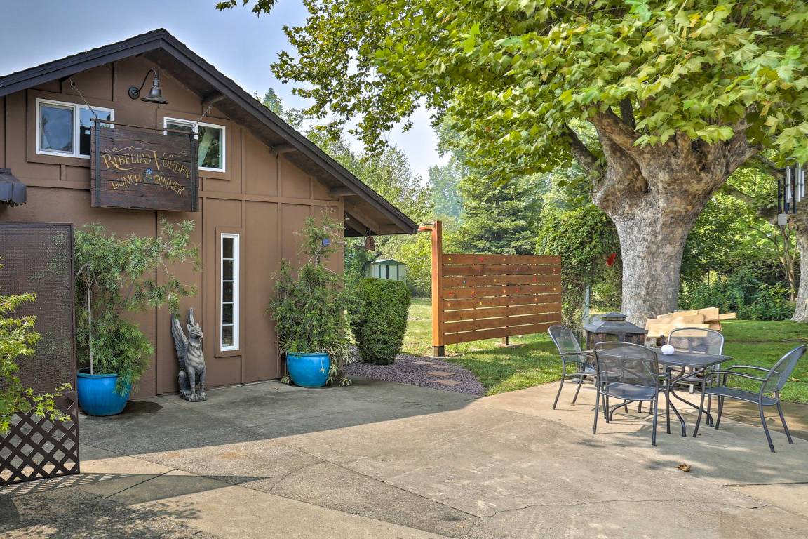 55 M² House ∙ 2 Bedrooms ∙ 3 Guests - Whispering Oaks, Redding