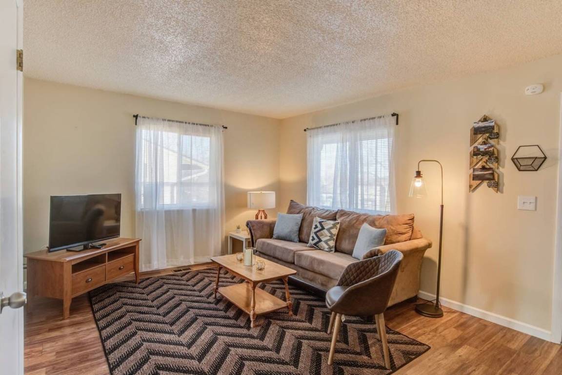 Apartment ∙ 2 Bedrooms ∙ 4 Guests - Colorado Springs, CO