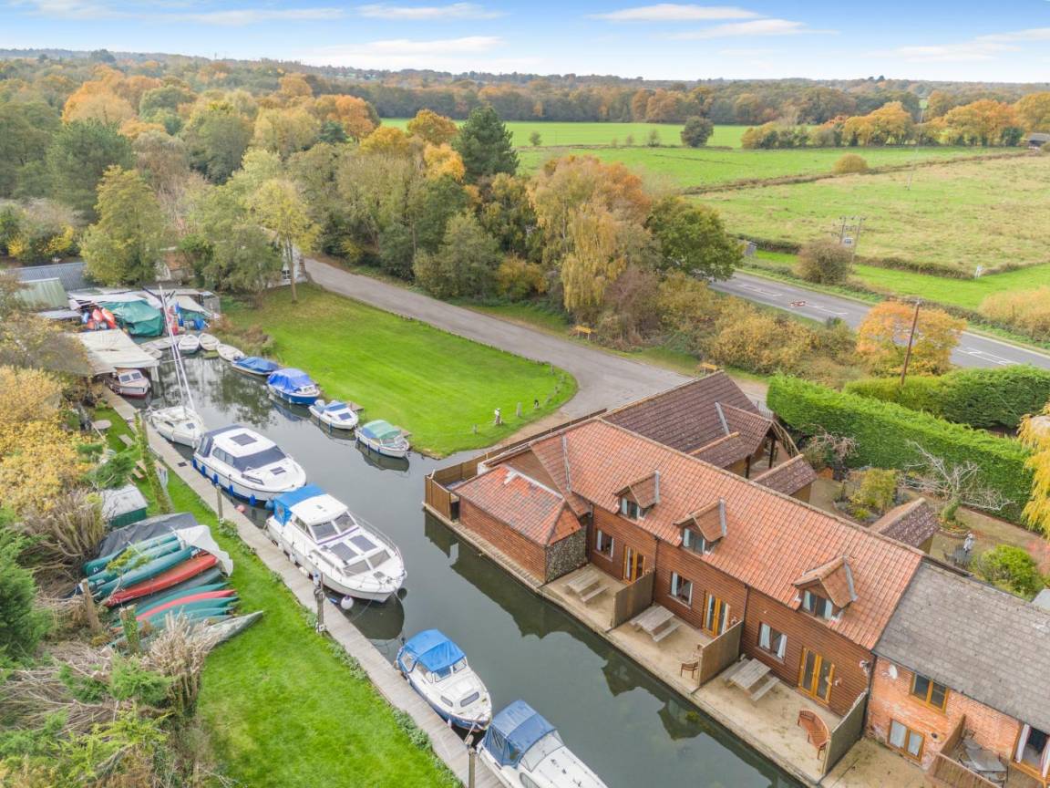 Cottage ∙ 2 Bedrooms ∙ 4 Guests - Horning