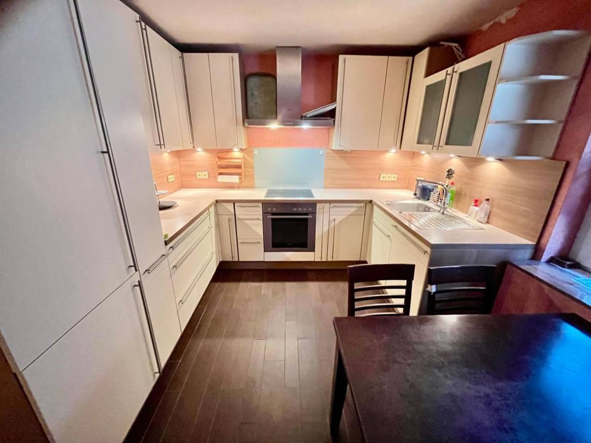 110 M² Ferienwohnung ∙ 4 Schlafzimmer ∙ 7 Gäste - Erlangen