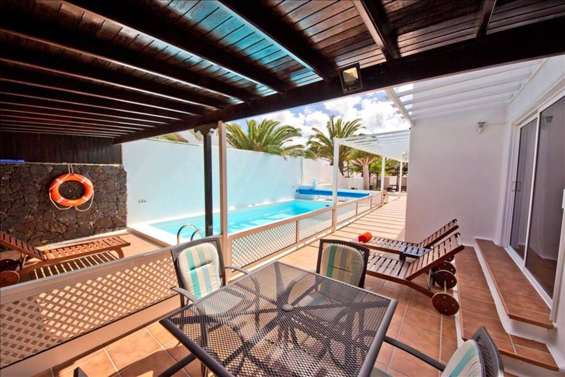 Villa ∙ 4 Bedrooms ∙ 12 Guests - Costa Teguise