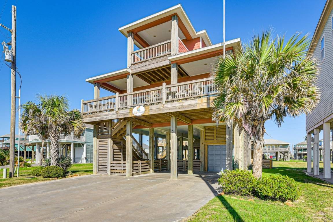 House ∙ 4 Bedrooms ∙ 14 Guests - Crystal Beach, Texas