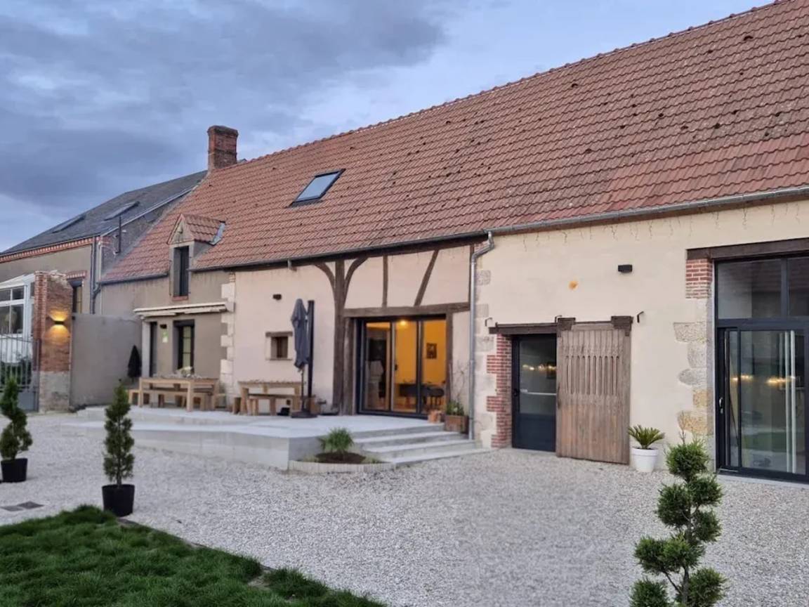 300 M² Cottage ∙ 5 Chambres ∙ 15 Personnes - Loiret