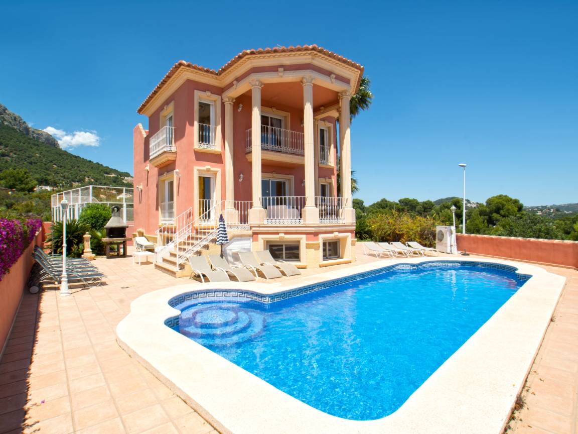 393 M² Ferienhaus ∙ 9 Schlafzimmer ∙ 19 Gäste - Calp