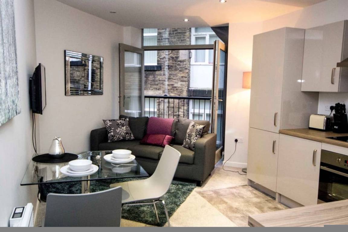 Apartment ∙ 4 Guests - Leeds Bradford Airport (LBA)