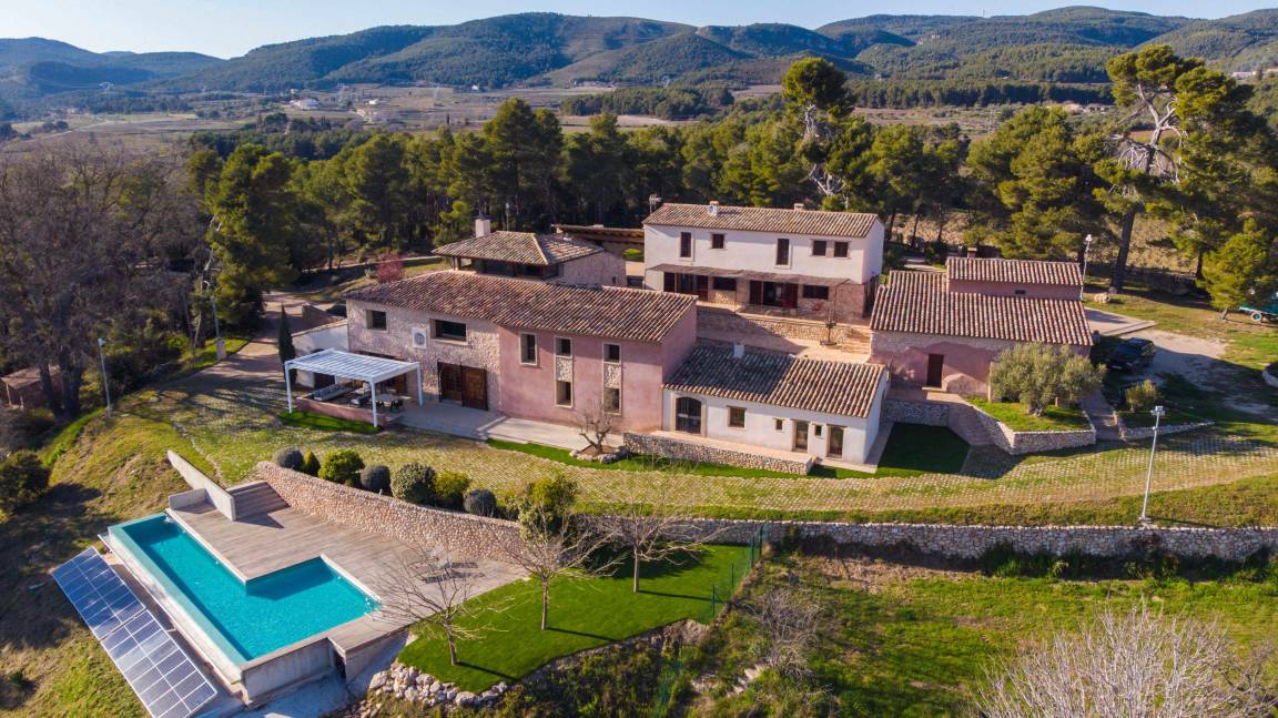 2000 M² House ∙ 9 Bedrooms ∙ 22 Guests - Catalonia