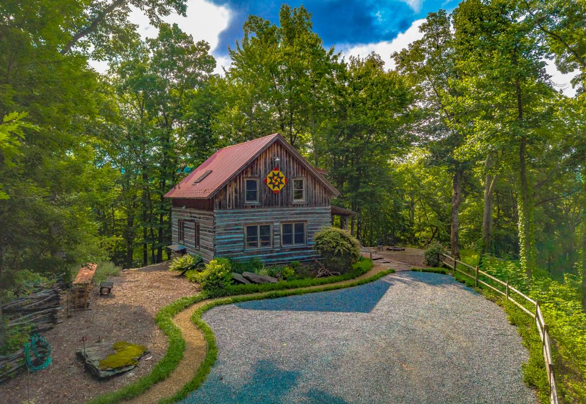 123 M² Cabin ∙ 2 Bedrooms ∙ 6 Guests - Valle Crucis, NC