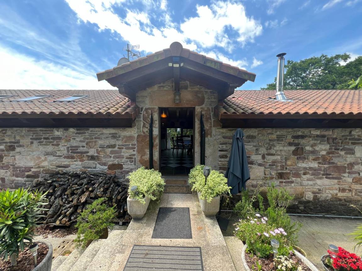 220 M² House ∙ 5 Bedrooms ∙ 12 Guests - Elgorriaga