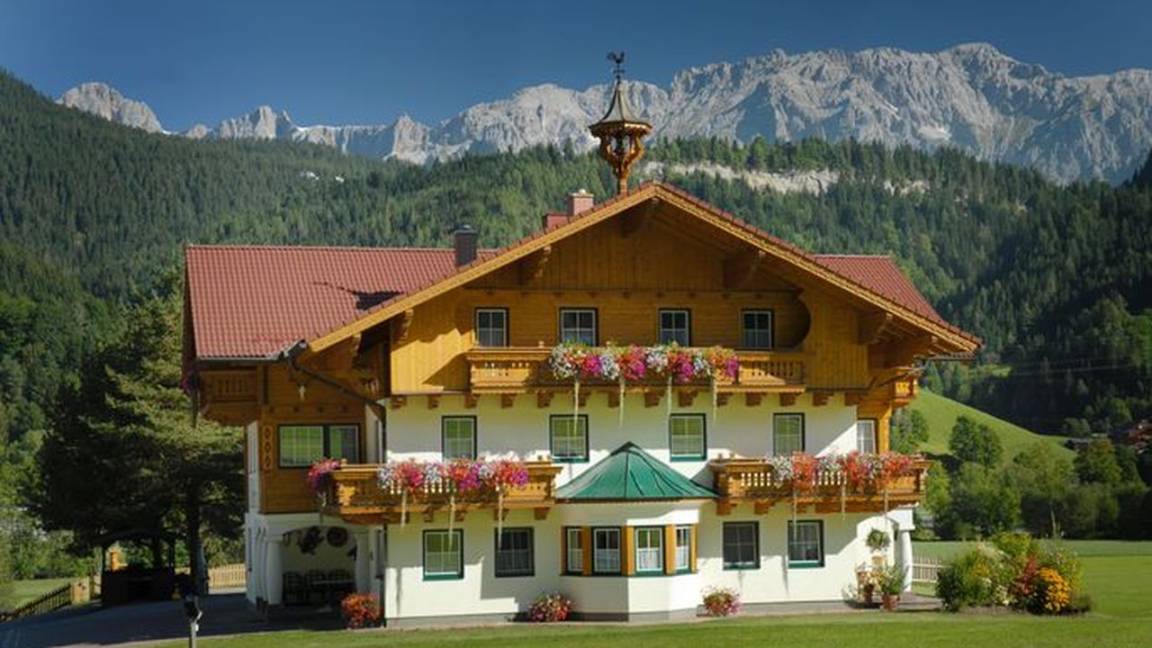 220 M² Ferienhaus ∙ 5 Schlafzimmer ∙ 15 Gäste - Hallstatt