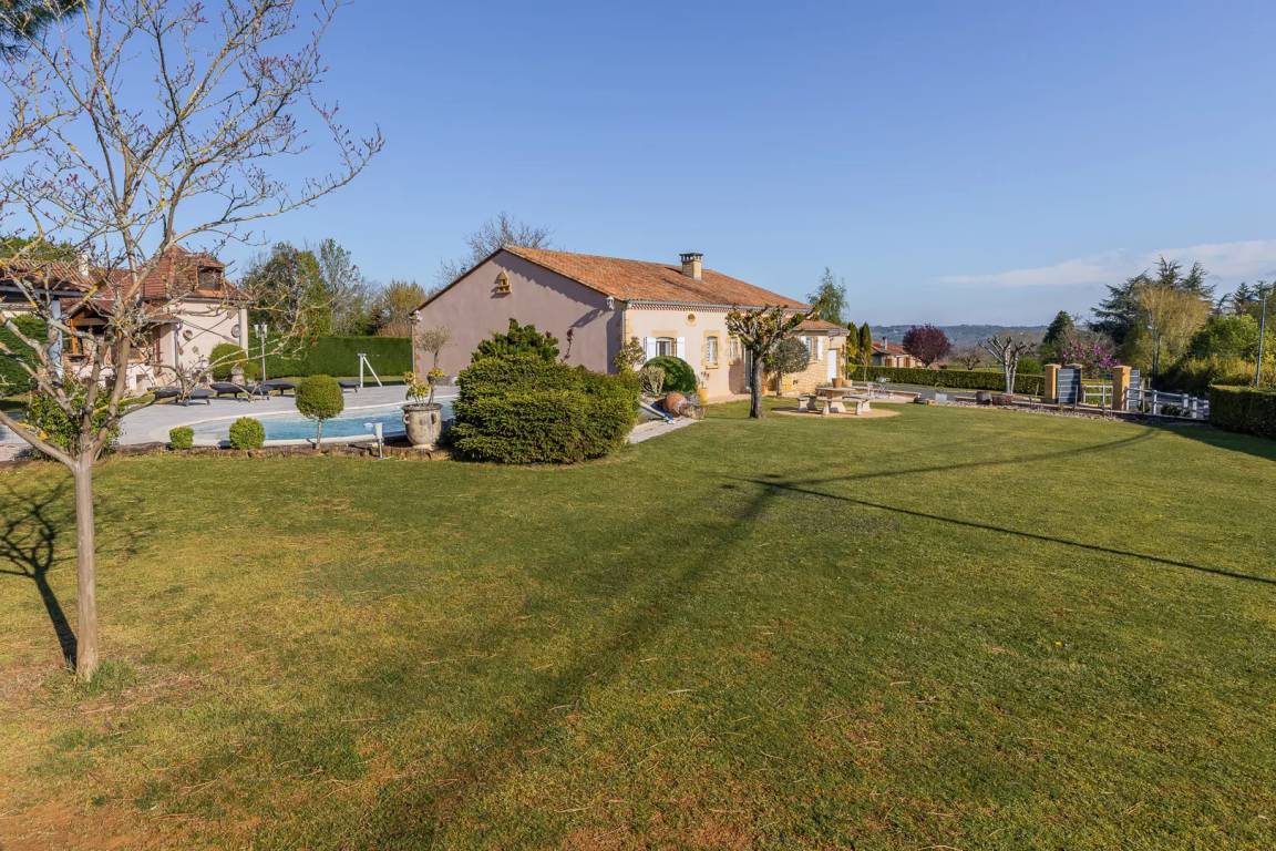 150 M² Maison De Vacances ∙ 3 Chambres ∙ 6 Personnes - Terrasson-Lavilledieu