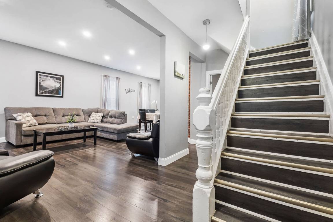 House ∙ 5 Bedrooms ∙ 10 Guests - Niagara Falls, NY