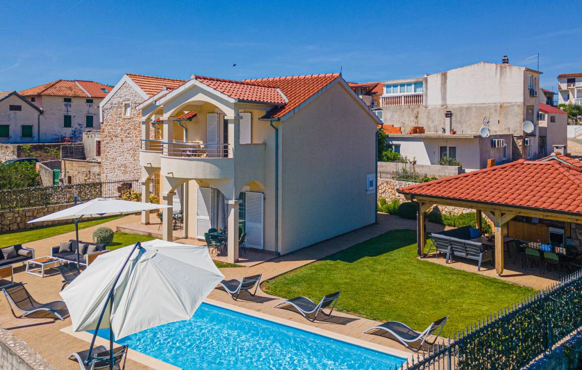 170 M² Ferienhaus ∙ 5 Schlafzimmer ∙ 10 Gäste - Murter