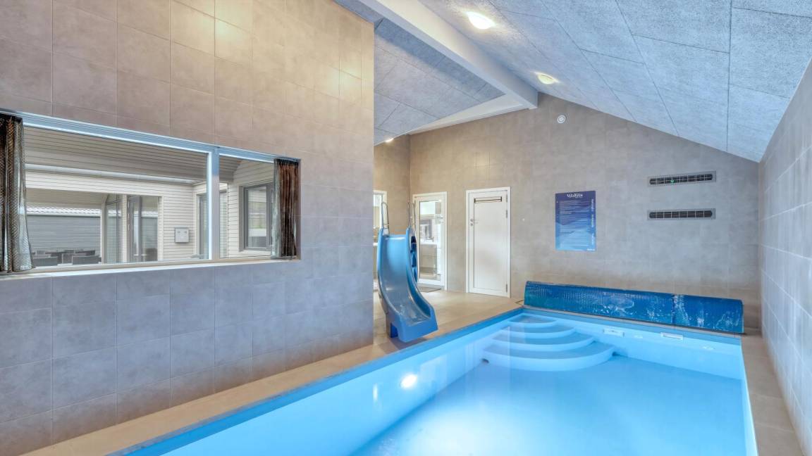 180 M² Ferienhaus ∙ 5 Schlafzimmer ∙ 14 Gäste - Neukloster