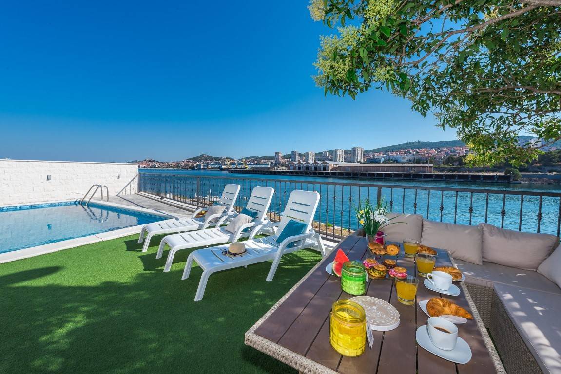 170 M² Villa ∙ 4 Bedrooms ∙ 10 Guests - Šibenik