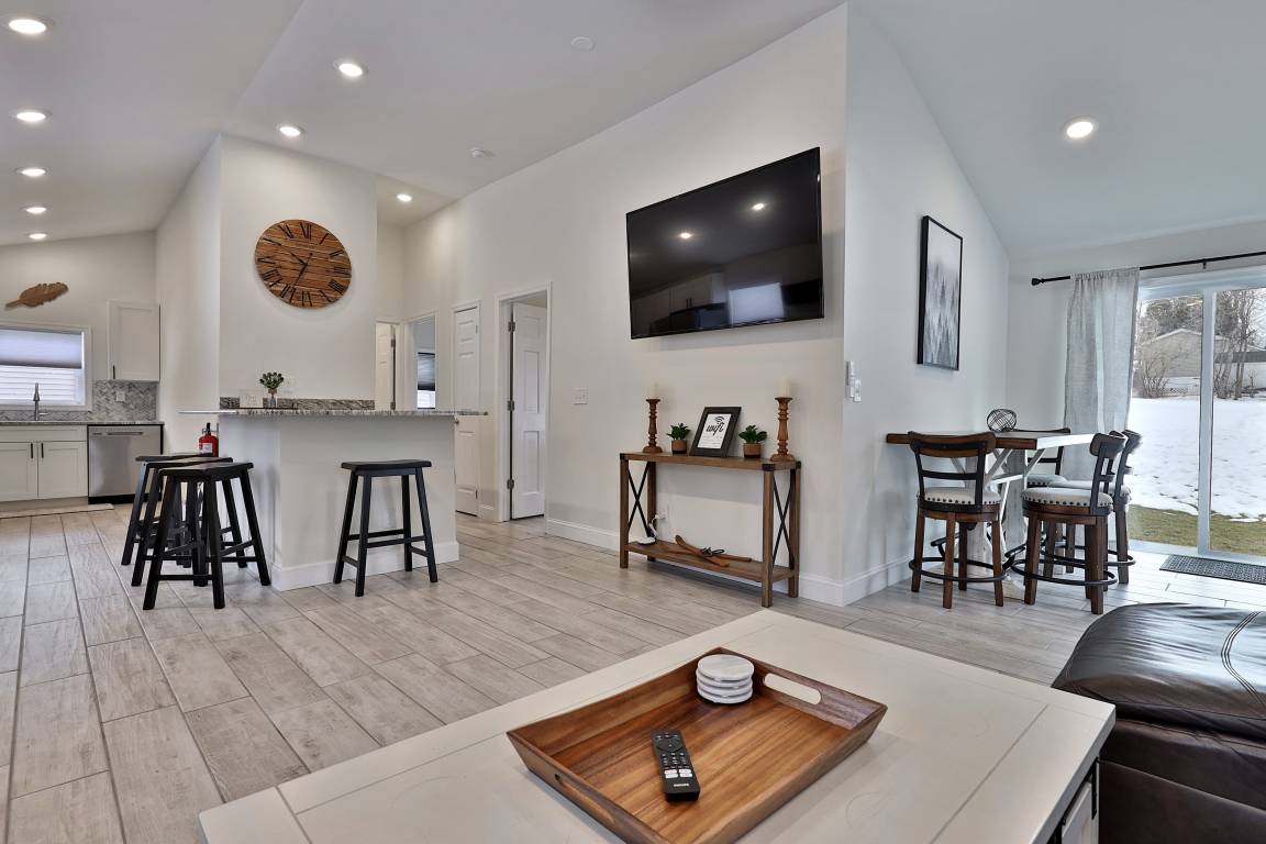 House ∙ 2 Bedrooms ∙ 6 Guests - Rutland, VT
