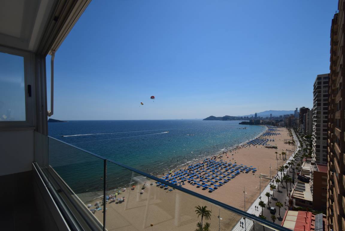 130 M² Apartment ∙ 4 Bedrooms ∙ 8 Guests - Benidorm