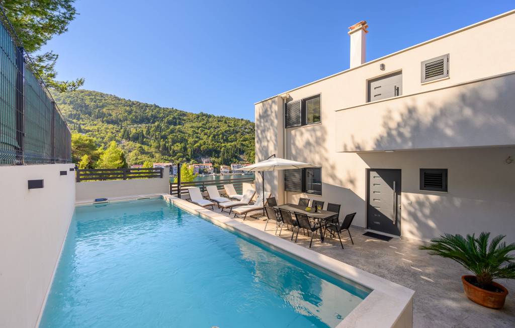 180 M² Villa ∙ 4 Chambres ∙ 8 Personnes - Duba