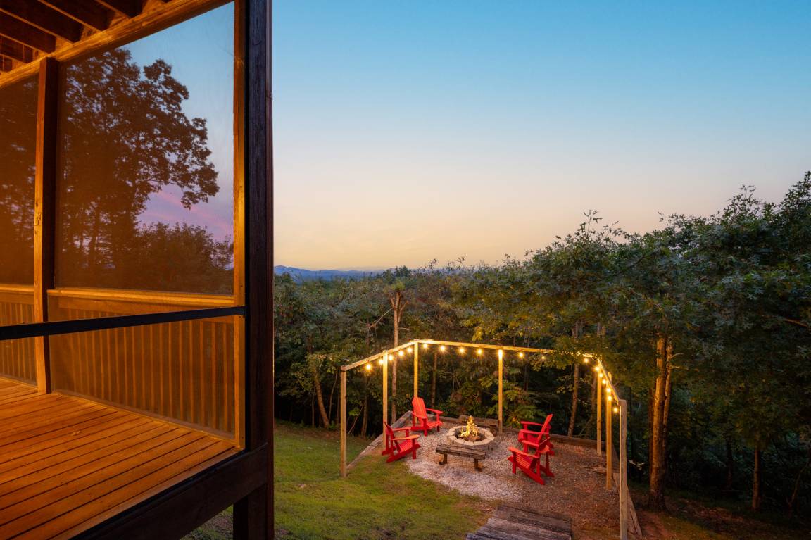 208 M² Cabin ∙ 4 Bedrooms ∙ 8 Guests - Blue Ridge, GA