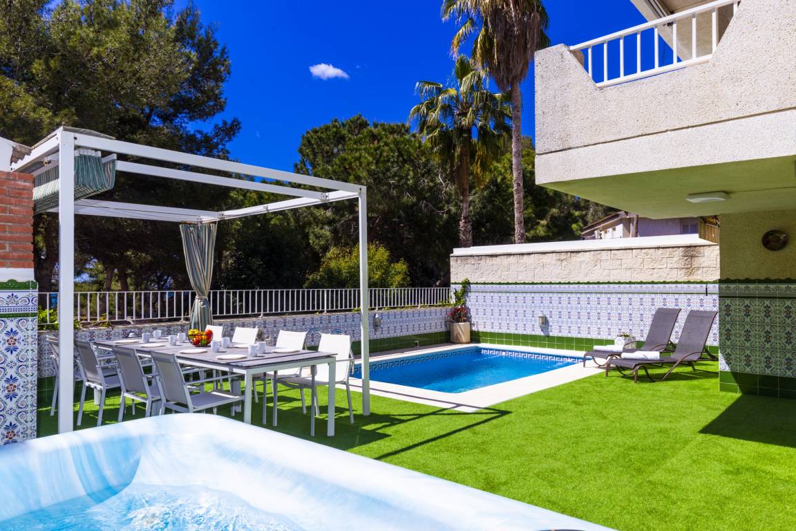 150 M² House ∙ 6 Bedrooms ∙ 14 Guests - Tarragona