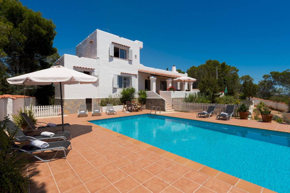 215 M² Villa ∙ 4 Slaapkamers ∙ 8 Gasten - Sant Antoni de Portmany