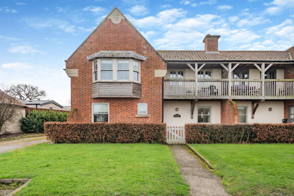 Cottage ∙ 4 Bedrooms ∙ 8 Guests - Hunstanton