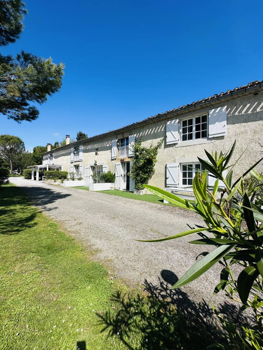 Gîte ∙ 9 Chambres ∙ 30 Personnes - Bram