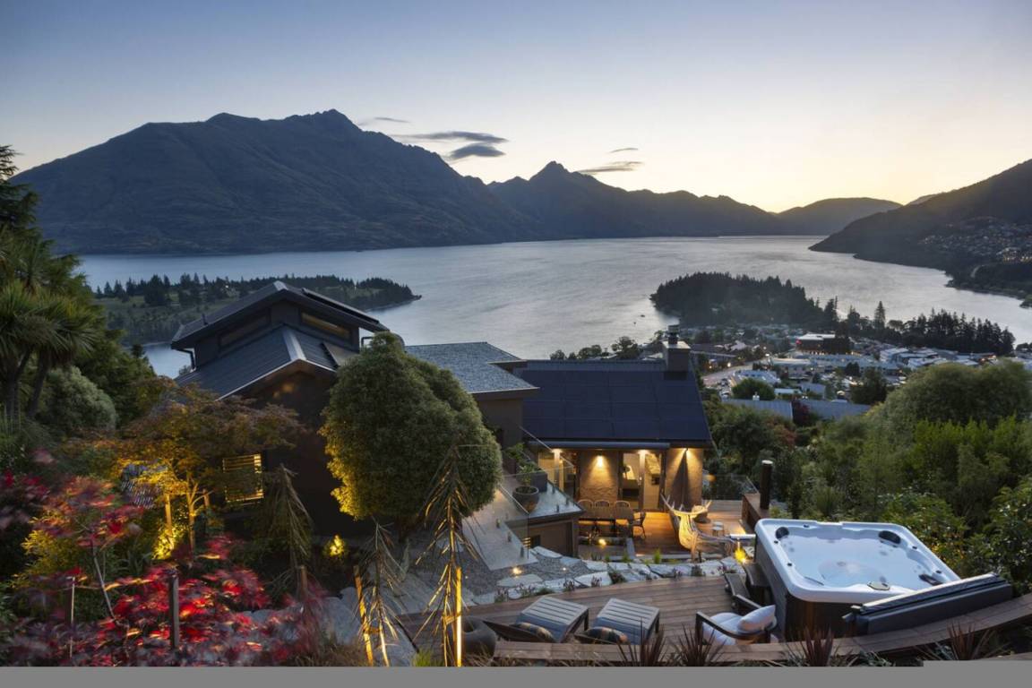 Apartment ∙ 6 Bedrooms ∙ 12 Guests - Queenstown