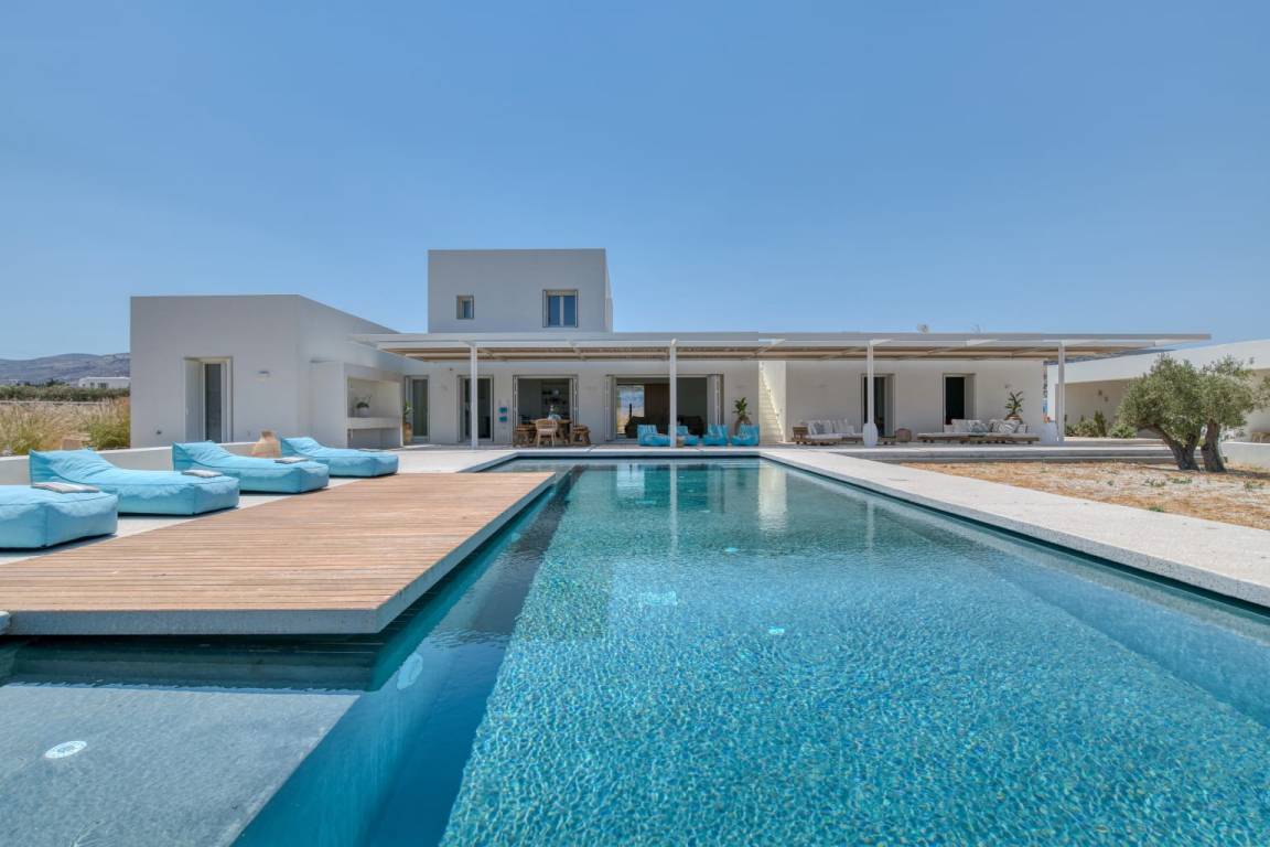 320 M² Villa ∙ 6 Bedrooms ∙ 12 Guests - Paros