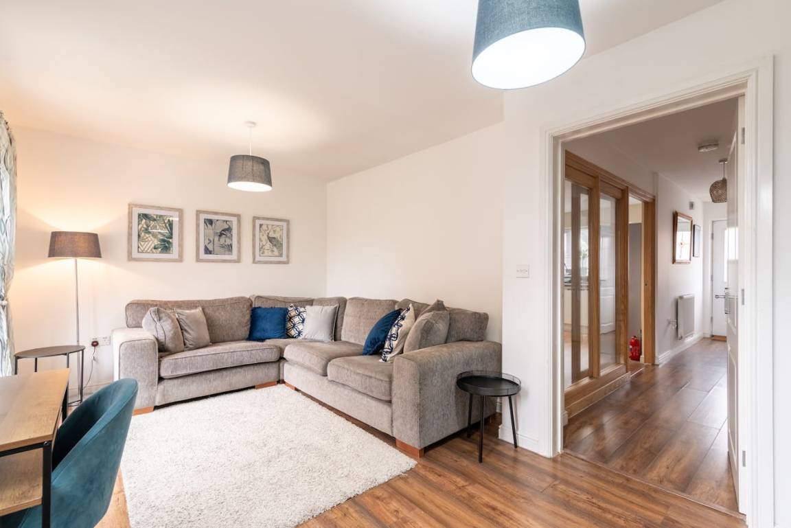 86 M² House ∙ 3 Bedrooms ∙ 5 Guests - Newport