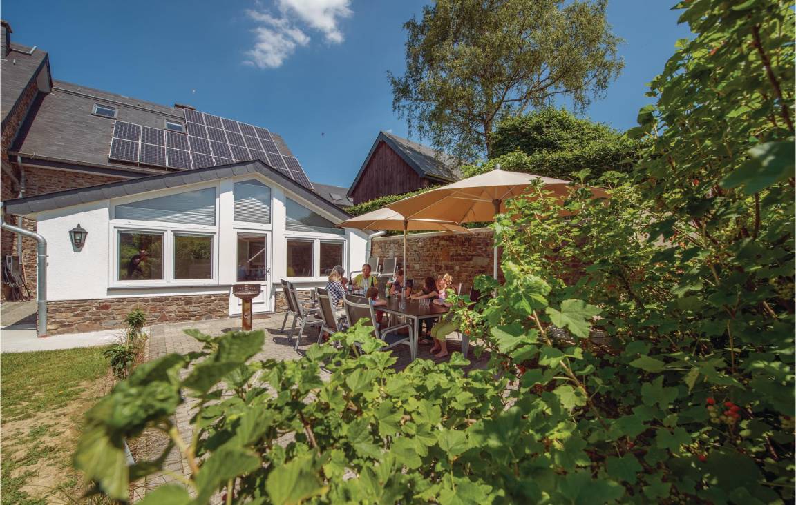 210 M² Maison De Vacances ∙ 4 Chambres ∙ 14 Personnes - Burg-Reuland