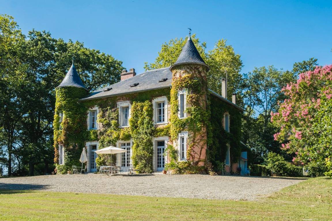 Château ∙ 8 Chambres ∙ 16 Personnes - Pays basque français