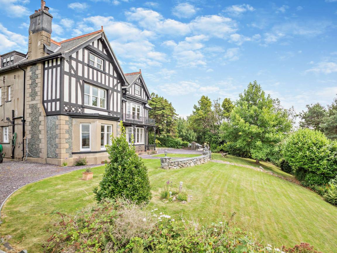 Cottage ∙ 7 Bedrooms ∙ 14 Guests - Harlech