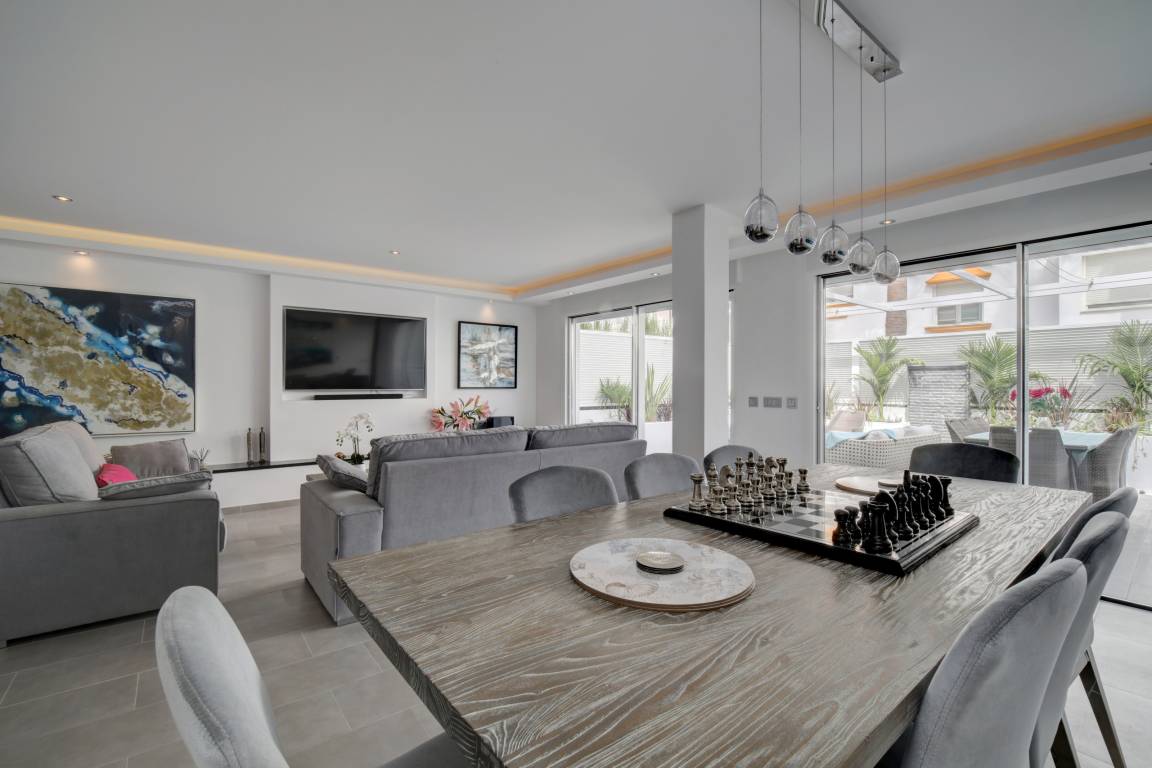 220 M² Maison De Vacances ∙ 4 Chambres ∙ 8 Personnes - Marbella