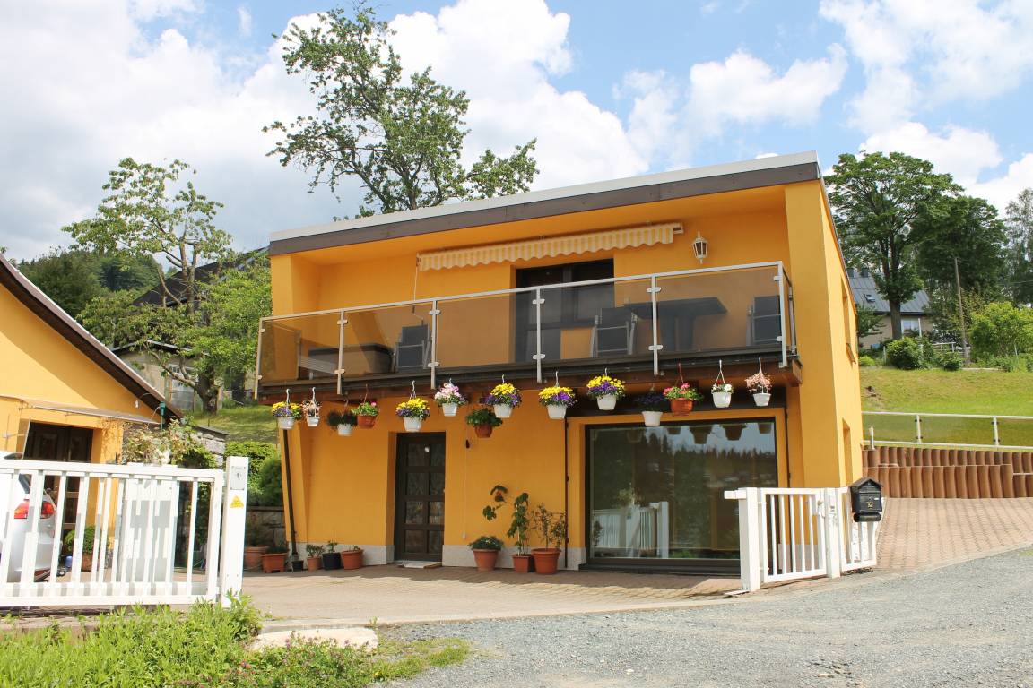 101 M² Ferienhaus ∙ 2 Schlafzimmer ∙ 4 Gäste - Klingenthal