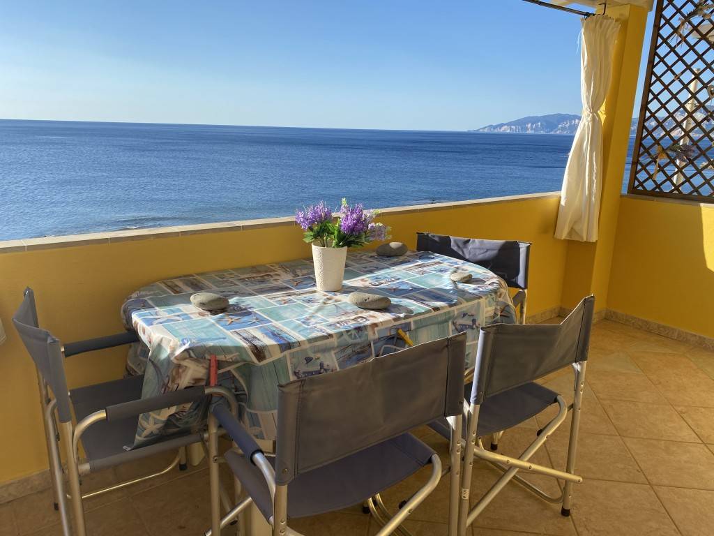 90 M² Apartamento ∙ 2 Habitaciones ∙ 5 Huéspedes - Cala Gonone