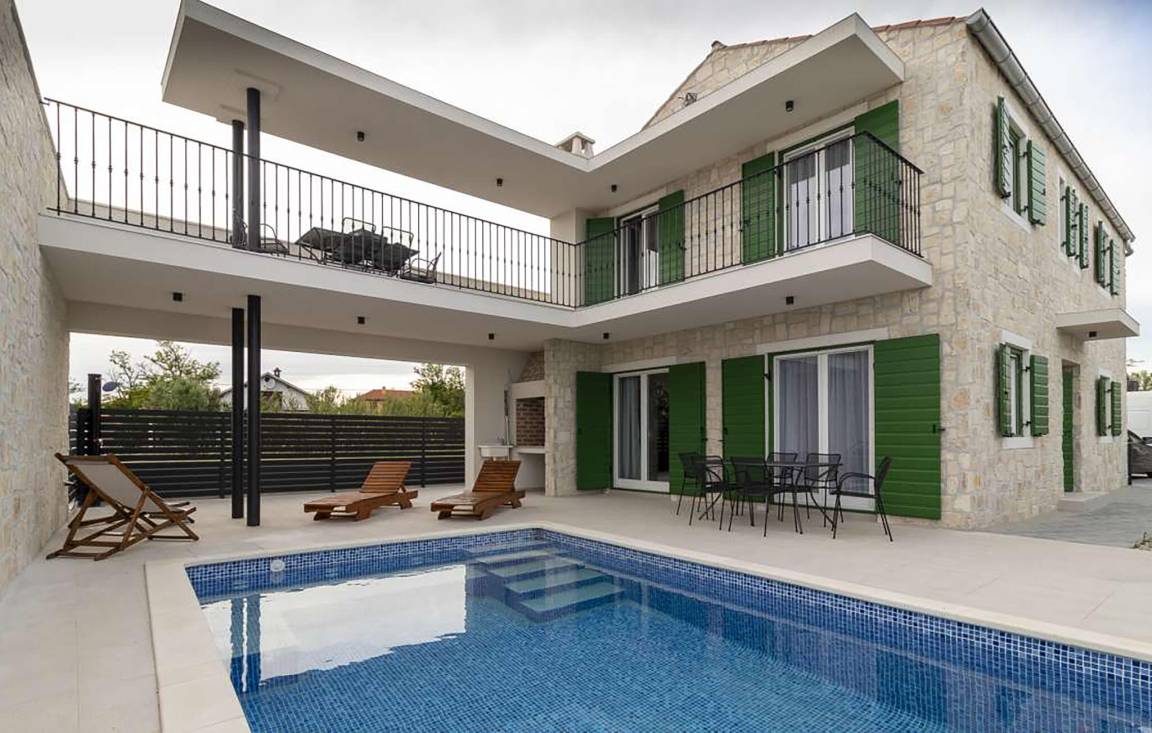 150 M² Ferienhaus ∙ 4 Schlafzimmer ∙ 12 Gäste - Nin